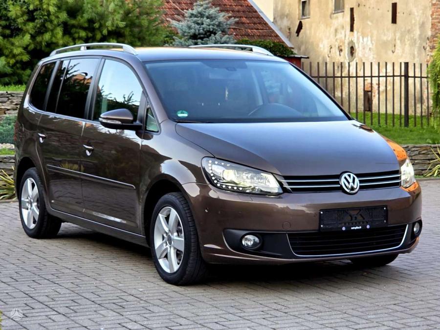 Brown Volkswagen Touran 2014 in Kedainiai, with an engine capacity of 1.97 L and mileage of 248 thousand km for 7850 €, photo 5 on AUTOMOTO.COM.LV