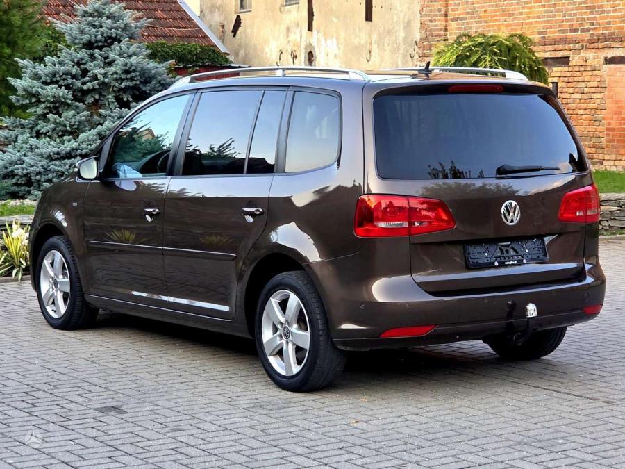 Brown Volkswagen Touran 2014 in Kedainiai, with an engine capacity of 1.97 L and mileage of 248 thousand km for 7850 €, photo 8 on AUTOMOTO.COM.LV
