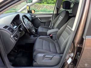 Brown Volkswagen Touran 2014 in Kedainiai, with an engine capacity of 1.97 L and mileage of 248 thousand km for 7850 €, photo 18 on AUTOMOTO.COM.LV