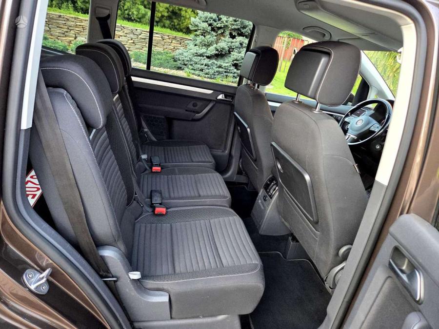 Brown Volkswagen Touran 2014 in Kedainiai, with an engine capacity of 1.97 L and mileage of 248 thousand km for 7850 €, photo 21 on AUTOMOTO.COM.LV