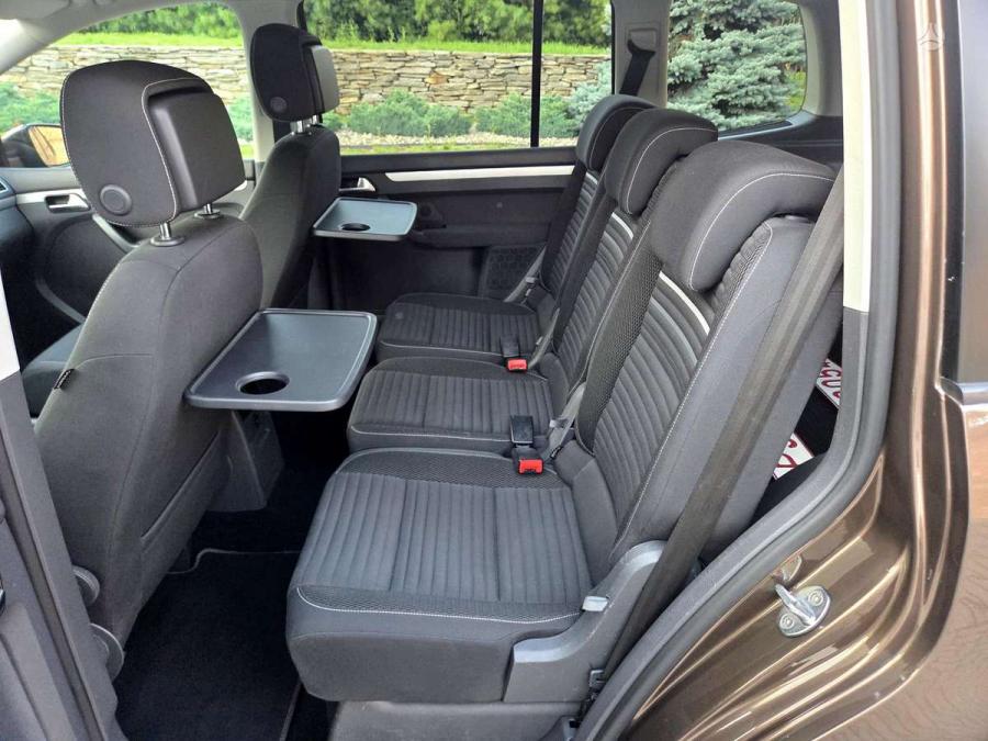 Brown Volkswagen Touran 2014 in Kedainiai, with an engine capacity of 1.97 L and mileage of 248 thousand km for 7850 €, photo 23 on AUTOMOTO.COM.LV