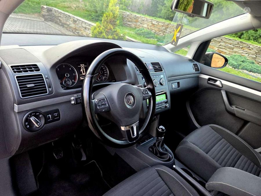 Brown Volkswagen Touran 2014 in Kedainiai, with an engine capacity of 1.97 L and mileage of 248 thousand km for 7850 €, photo 27 on AUTOMOTO.COM.LV