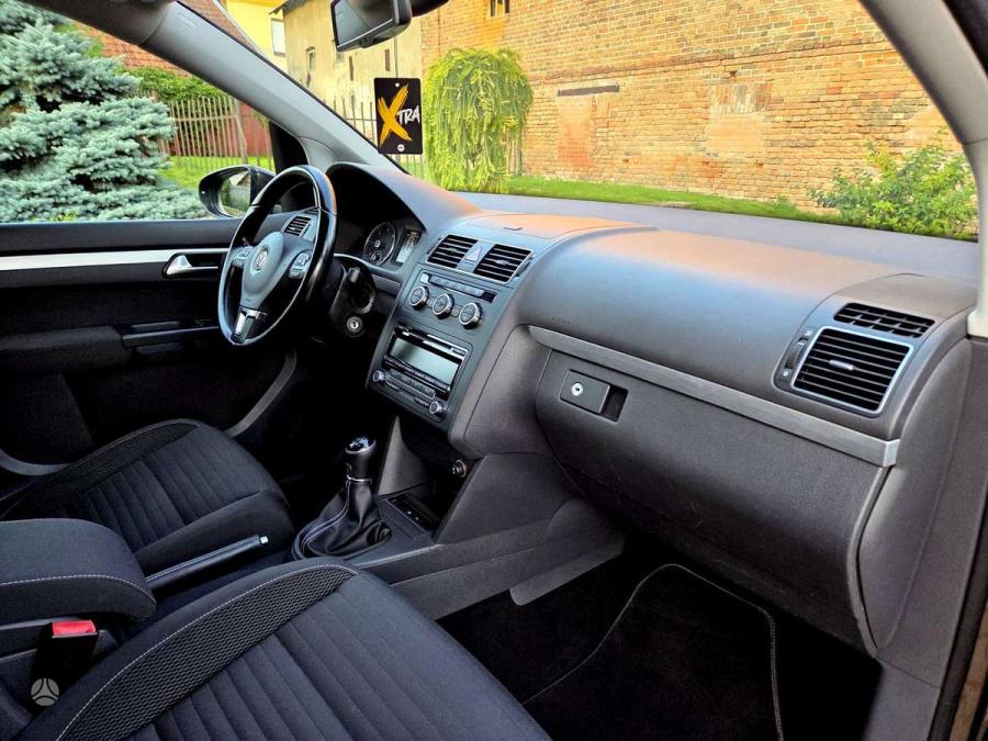 Brown Volkswagen Touran 2014 in Kedainiai, with an engine capacity of 1.97 L and mileage of 248 thousand km for 7850 €, photo 31 on AUTOMOTO.COM.LV