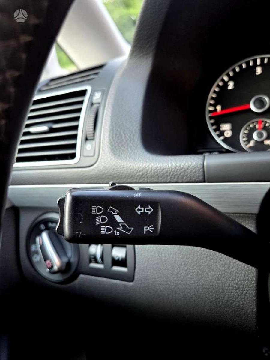 Brown Volkswagen Touran 2014 in Kedainiai, with an engine capacity of 1.97 L and mileage of 248 thousand km for 7850 €, photo 32 on AUTOMOTO.COM.LV