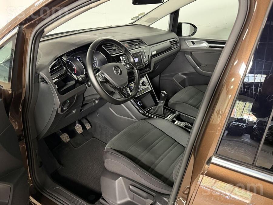 Brūns Volkswagen Touran 2015 Jūrmala, ar dzinēja tilpumu 2.00 L un nobraukumu 268 tūkst. km par 11450 €, foto 17 vietnē AUTOMOTO.COM.LV