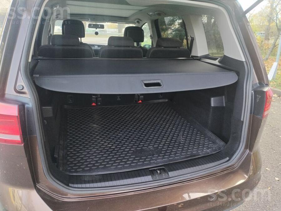 Brūns Volkswagen Touran 2015 Rīga, ar dzinēja tilpumu 1.60 L un nobraukumu 198 tūkst. km par 8950 €, foto 19 vietnē AUTOMOTO.COM.LV