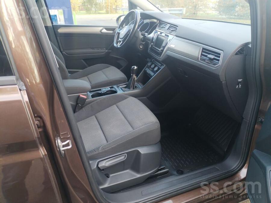 Brūns Volkswagen Touran 2015 Rīga, ar dzinēja tilpumu 1.60 L un nobraukumu 198 tūkst. km par 8950 €, foto 21 vietnē AUTOMOTO.COM.LV