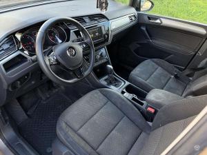 Brown Volkswagen Touran 2016 in Ukmerge, with an engine capacity of 1.60 L and mileage of 395 thousand km for 4700 €, photo 11 on AUTOMOTO.COM.LV