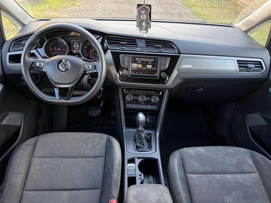 Brown Volkswagen Touran 2016 in Ukmerge, with an engine capacity of 1.60 L and mileage of 395 thousand km for 4700 €, photo 12 on AUTOMOTO.COM.LV