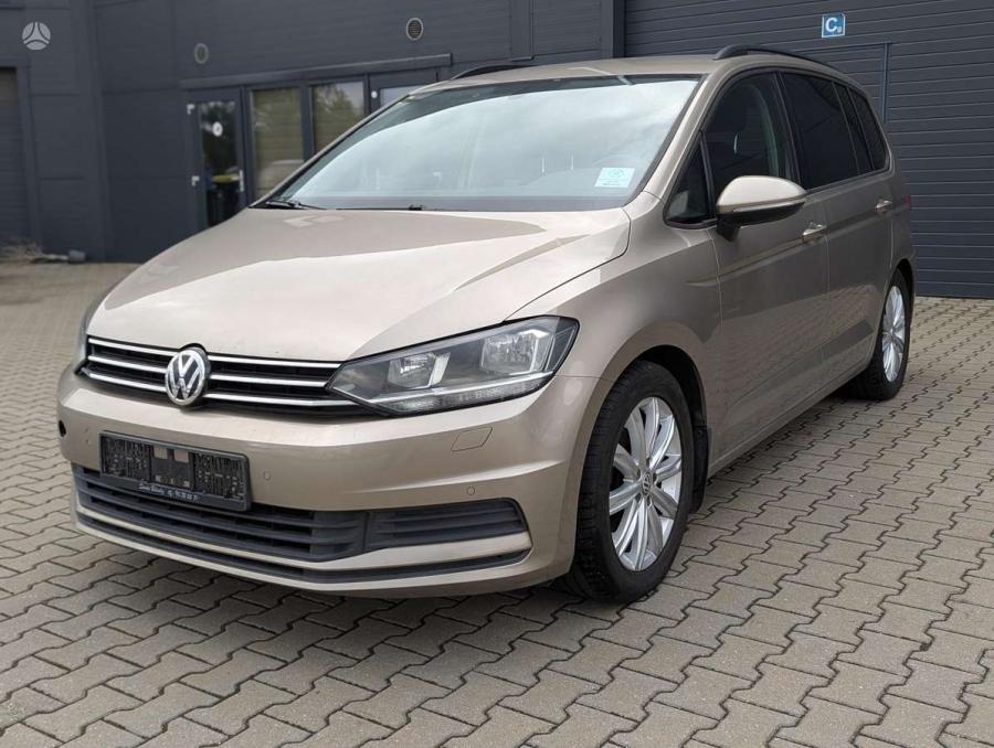 Brown Volkswagen Touran 2016 in Kaunas, with an engine capacity of 1.60 L and mileage of 212 thousand km for 4350 €, photo 3 on AUTOMOTO.COM.LV