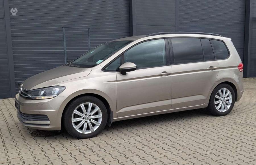 Brown Volkswagen Touran 2016 in Kaunas, with an engine capacity of 1.60 L and mileage of 212 thousand km for 4350 €, photo 4 on AUTOMOTO.COM.LV