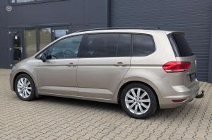 Brown Volkswagen Touran 2016 in Kaunas, with an engine capacity of 1.60 L and mileage of 212 thousand km for 4350 €, photo 6 on AUTOMOTO.COM.LV
