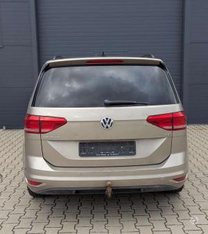 Brown Volkswagen Touran 2016 in Kaunas, with an engine capacity of 1.60 L and mileage of 212 thousand km for 4350 €, photo 8 on AUTOMOTO.COM.LV