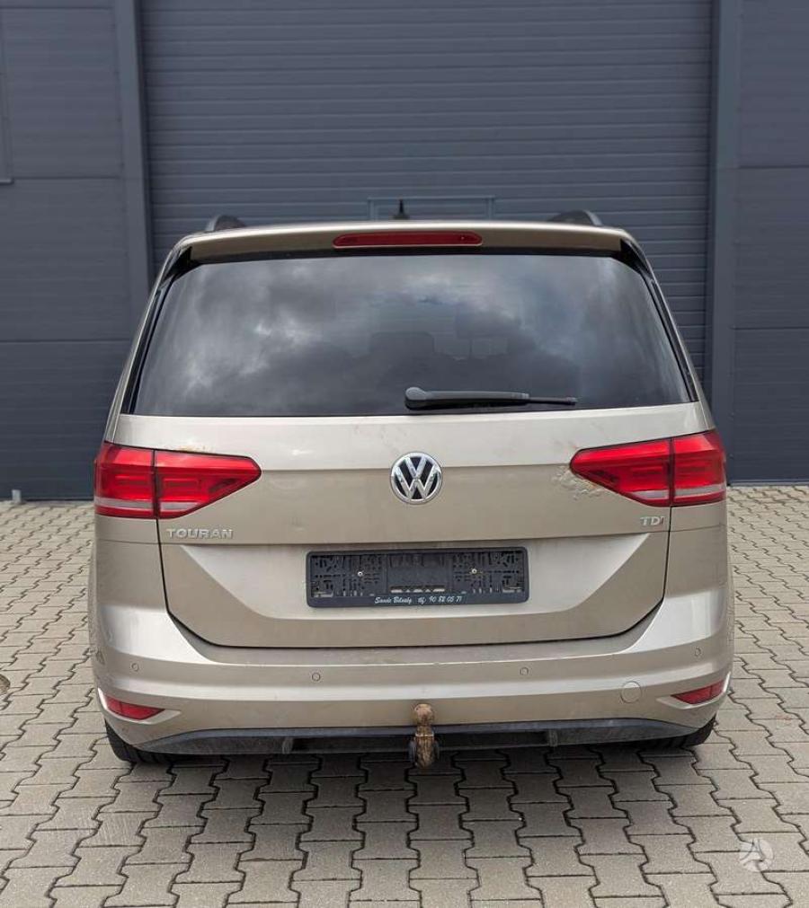 Brown Volkswagen Touran 2016 in Kaunas, with an engine capacity of 1.60 L and mileage of 212 thousand km for 4350 €, photo 8 on AUTOMOTO.COM.LV