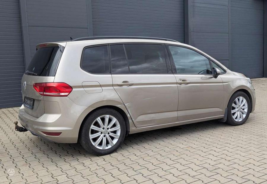 Brown Volkswagen Touran 2016 in Kaunas, with an engine capacity of 1.60 L and mileage of 212 thousand km for 4350 €, photo 10 on AUTOMOTO.COM.LV
