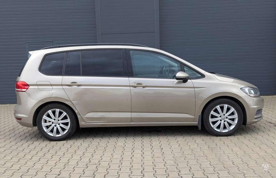 Brown Volkswagen Touran 2016 in Kaunas, with an engine capacity of 1.60 L and mileage of 212 thousand km for 4350 €, photo 11 on AUTOMOTO.COM.LV