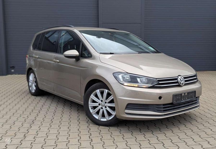 Brown Volkswagen Touran 2016 in Kaunas, with an engine capacity of 1.60 L and mileage of 212 thousand km for 4350 €, photo 13 on AUTOMOTO.COM.LV