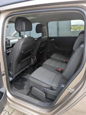 Brown Volkswagen Touran 2016 in Kaunas, with an engine capacity of 1.60 L and mileage of 212 thousand km for 4350 €, photo 19 on AUTOMOTO.COM.LV