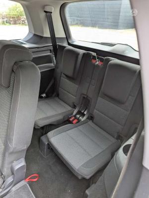 Brown Volkswagen Touran 2016 in Kaunas, with an engine capacity of 1.60 L and mileage of 212 thousand km for 4350 €, photo 21 on AUTOMOTO.COM.LV