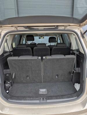 Brown Volkswagen Touran 2016 in Kaunas, with an engine capacity of 1.60 L and mileage of 212 thousand km for 4350 €, photo 22 on AUTOMOTO.COM.LV