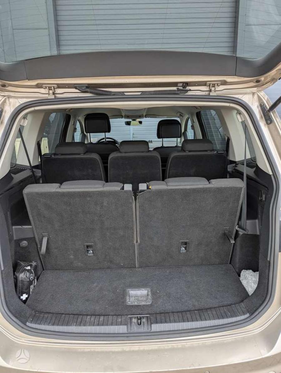 Brown Volkswagen Touran 2016 in Kaunas, with an engine capacity of 1.60 L and mileage of 212 thousand km for 4350 €, photo 22 on AUTOMOTO.COM.LV