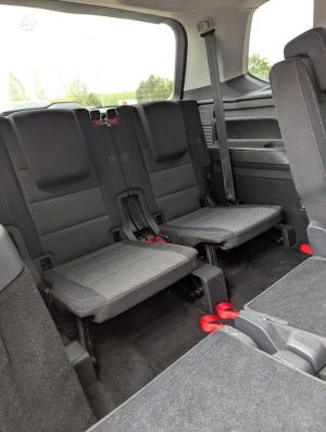 Brown Volkswagen Touran 2016 in Kaunas, with an engine capacity of 1.60 L and mileage of 212 thousand km for 4350 €, photo 23 on AUTOMOTO.COM.LV