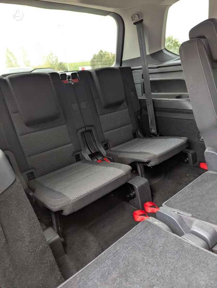 Brown Volkswagen Touran 2016 in Kaunas, with an engine capacity of 1.60 L and mileage of 212 thousand km for 4350 €, photo 23 on AUTOMOTO.COM.LV