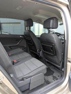 Brown Volkswagen Touran 2016 in Kaunas, with an engine capacity of 1.60 L and mileage of 212 thousand km for 4350 €, photo 25 on AUTOMOTO.COM.LV