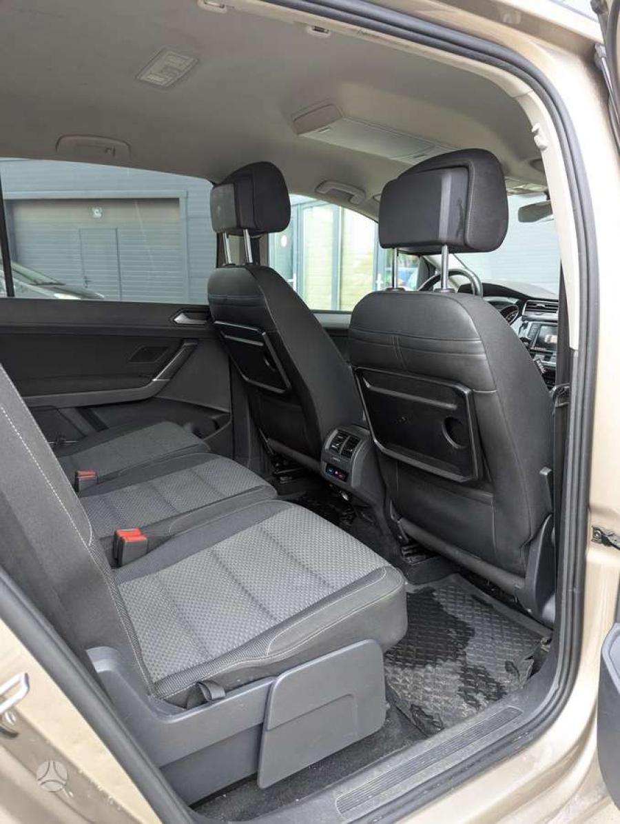 Brown Volkswagen Touran 2016 in Kaunas, with an engine capacity of 1.60 L and mileage of 212 thousand km for 4350 €, photo 25 on AUTOMOTO.COM.LV