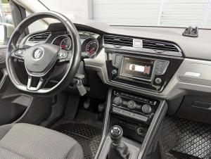 Brown Volkswagen Touran 2016 in Kaunas, with an engine capacity of 1.60 L and mileage of 212 thousand km for 4350 €, photo 30 on AUTOMOTO.COM.LV