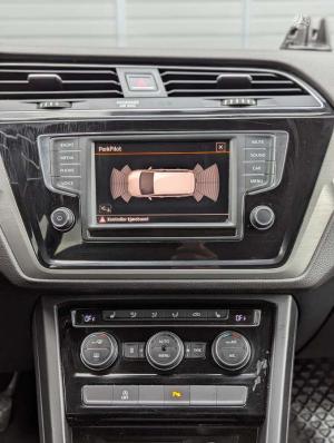 Brown Volkswagen Touran 2016 in Kaunas, with an engine capacity of 1.60 L and mileage of 212 thousand km for 4350 €, photo 31 on AUTOMOTO.COM.LV