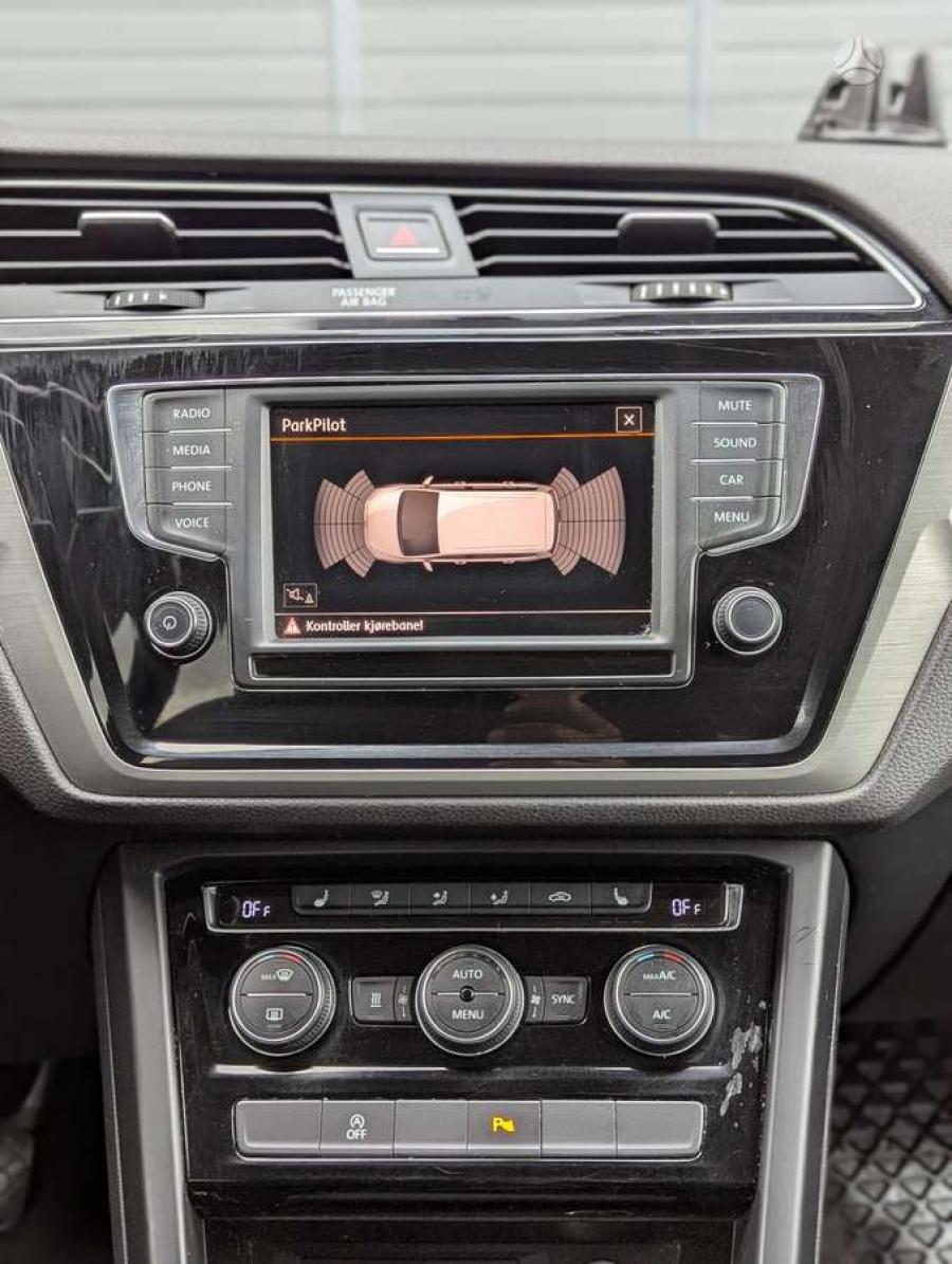 Brown Volkswagen Touran 2016 in Kaunas, with an engine capacity of 1.60 L and mileage of 212 thousand km for 4350 €, photo 31 on AUTOMOTO.COM.LV