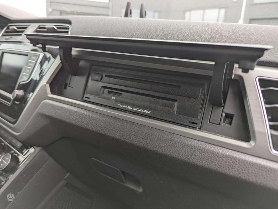 Brown Volkswagen Touran 2016 in Kaunas, with an engine capacity of 1.60 L and mileage of 212 thousand km for 4350 €, photo 36 on AUTOMOTO.COM.LV