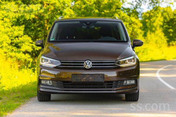 Brown Volkswagen Touran 2017 in Riga, with an engine capacity of 2.00 L and mileage of 236 thousand km for 12690 €, photo 3 on AUTOMOTO.COM.LV