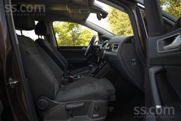 Brown Volkswagen Touran 2017 in Riga, with an engine capacity of 2.00 L and mileage of 236 thousand km for 12690 €, photo 4 on AUTOMOTO.COM.LV