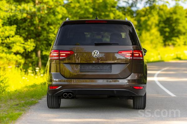 Brown Volkswagen Touran 2017 in Riga, with an engine capacity of 2.00 L and mileage of 236 thousand km for 12690 €, photo 9 on AUTOMOTO.COM.LV