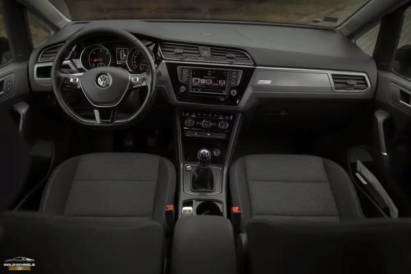 Brūns Volkswagen Touran 2017 Jelgava, ar dzinēja tilpumu 1.60 L un nobraukumu 293 tūkst. km par 6800 €, foto 7 vietnē AUTOMOTO.COM.LV