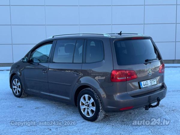 Brūns Volkswagen Touran 2013 Tartu, ar dzinēja tilpumu 1.60 L un nobraukumu 280 tūkst. km par 4500 €, foto 4 vietnē AUTOMOTO.COM.LV