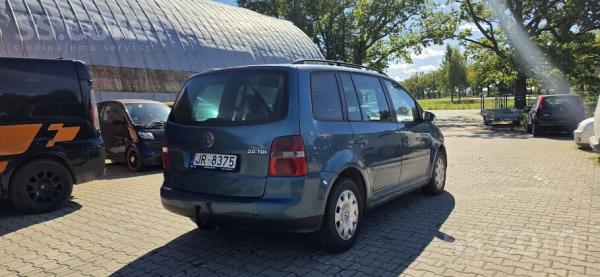 Zaļš Volkswagen Touran 2004 Valmiera, ar dzinēja tilpumu 2.00 L un nobraukumu 372 tūkst. km par 1150 €, foto 4 vietnē AUTOMOTO.COM.LV