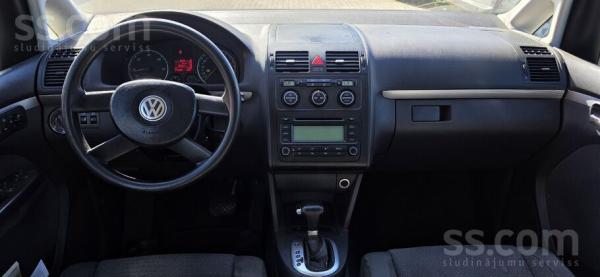 Zaļš Volkswagen Touran 2004 Valmiera, ar dzinēja tilpumu 2.00 L un nobraukumu 372 tūkst. km par 1150 €, foto 8 vietnē AUTOMOTO.COM.LV