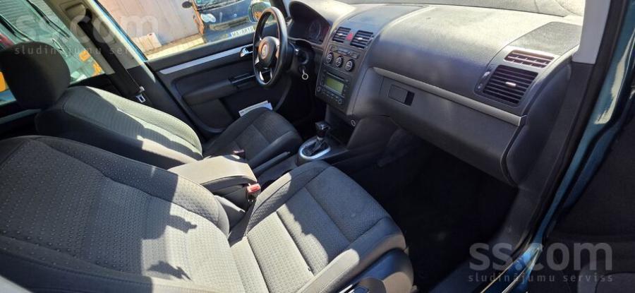 Zaļš Volkswagen Touran 2004 Valmiera, ar dzinēja tilpumu 2.00 L un nobraukumu 372 tūkst. km par 1150 €, foto 10 vietnē AUTOMOTO.COM.LV