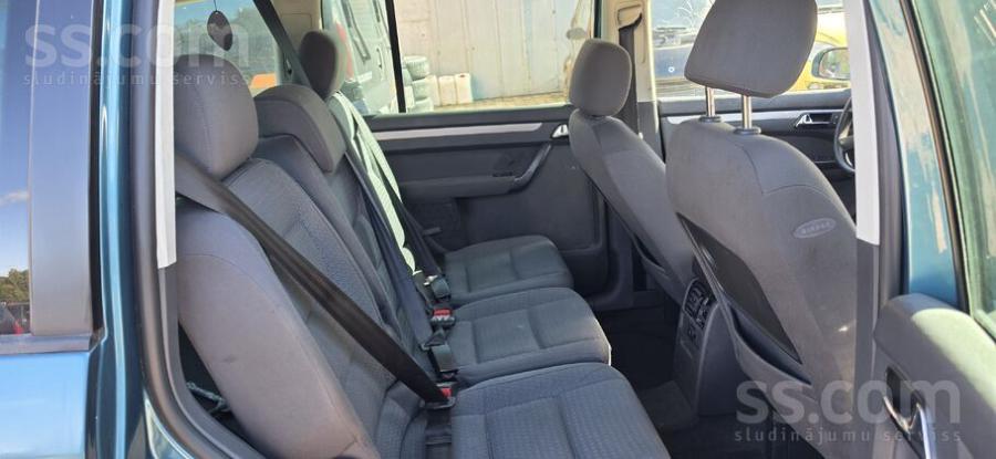 Zaļš Volkswagen Touran 2004 Valmiera, ar dzinēja tilpumu 2.00 L un nobraukumu 372 tūkst. km par 1150 €, foto 11 vietnē AUTOMOTO.COM.LV
