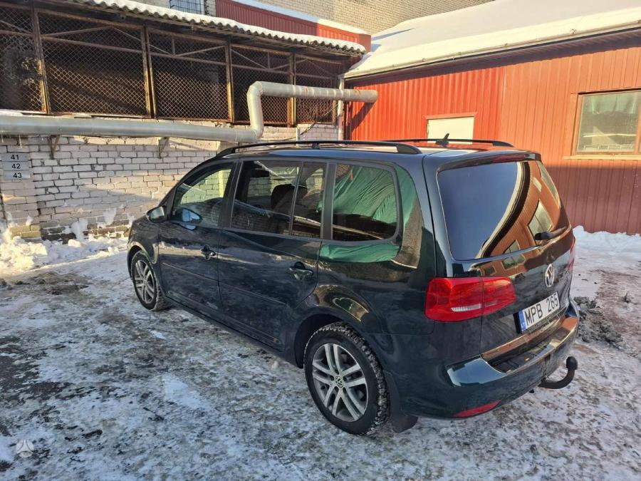 Green Volkswagen Touran 2011 in Kaunas, with an engine capacity of 1.39 L and mileage of 210 thousand km for 4350 €, photo 2 on AUTOMOTO.COM.LV