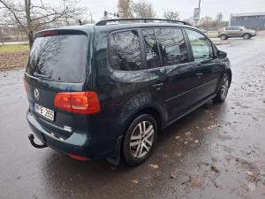 Green Volkswagen Touran 2011 in Kaunas, with an engine capacity of 1.39 L and mileage of 210 thousand km for 4350 €, photo 5 on AUTOMOTO.COM.LV