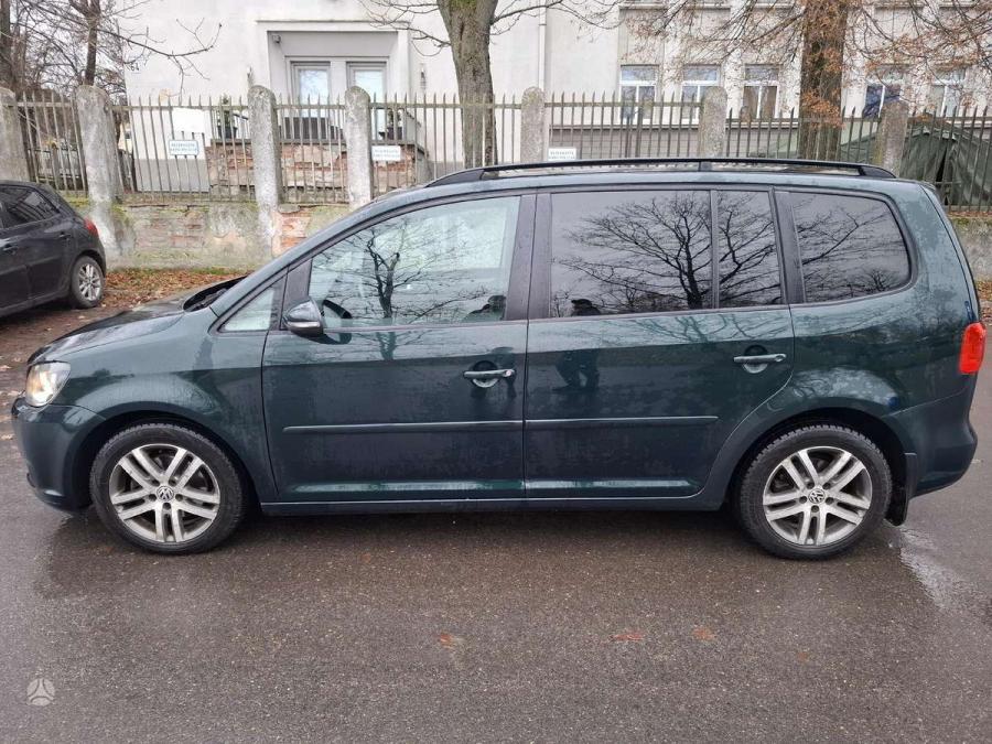 Green Volkswagen Touran 2011 in Kaunas, with an engine capacity of 1.39 L and mileage of 210 thousand km for 4350 €, photo 6 on AUTOMOTO.COM.LV