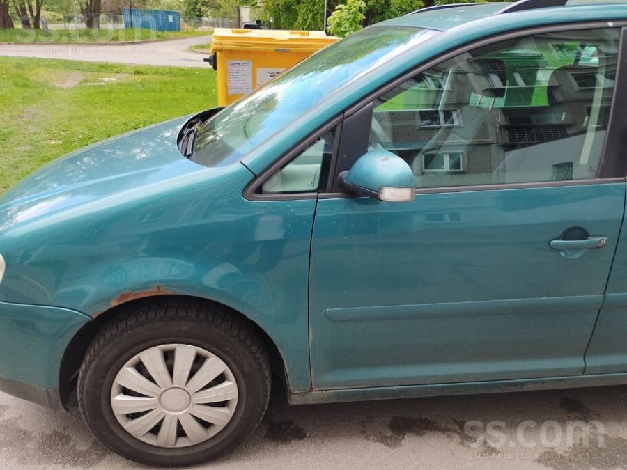 Zaļš Volkswagen Touran 2003 Rīga, ar dzinēja tilpumu 2.00 L un nobraukumu 425 tūkst. km par 800 €, foto 5 vietnē AUTOMOTO.COM.LV