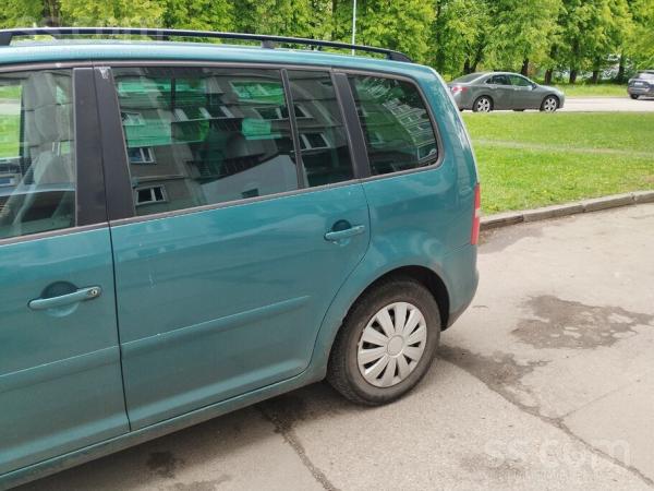 Zaļš Volkswagen Touran 2003 Rīga, ar dzinēja tilpumu 2.00 L un nobraukumu 425 tūkst. km par 800 €, foto 5 vietnē AUTOMOTO.COM.LV