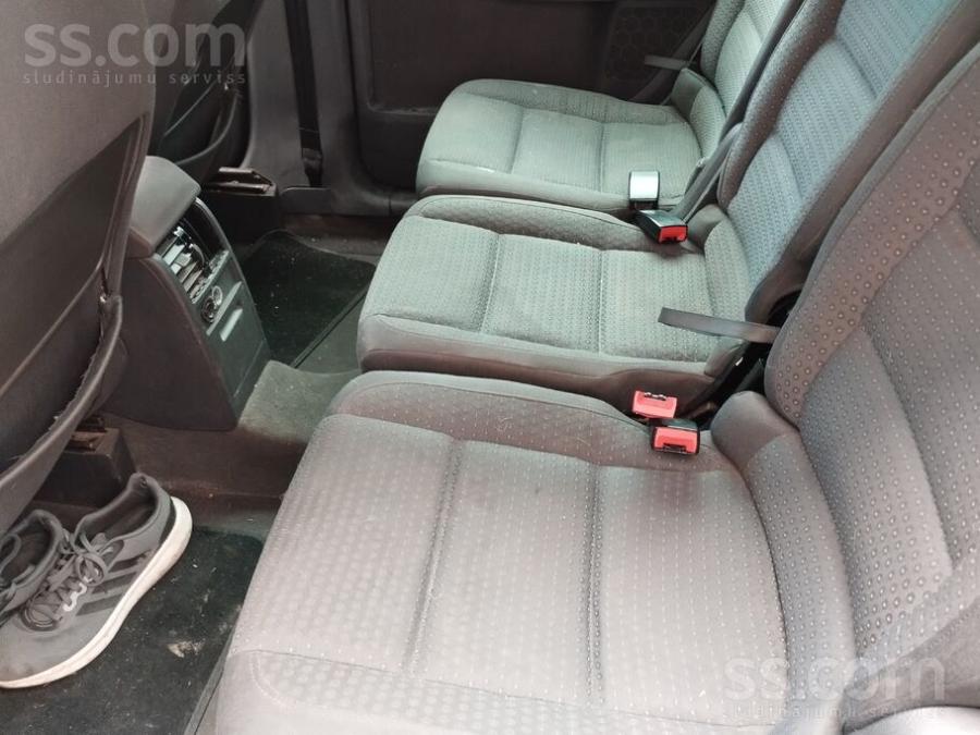 Zaļš Volkswagen Touran 2003 Rīga, ar dzinēja tilpumu 2.00 L un nobraukumu 425 tūkst. km par 800 €, foto 8 vietnē AUTOMOTO.COM.LV