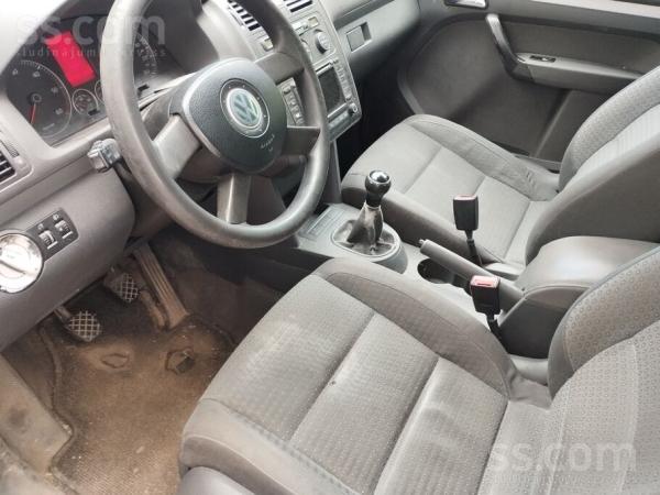 Zaļš Volkswagen Touran 2003 Rīga, ar dzinēja tilpumu 2.00 L un nobraukumu 425 tūkst. km par 800 €, foto 8 vietnē AUTOMOTO.COM.LV