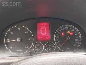 Zaļš Volkswagen Touran 2003 Rīga, ar dzinēja tilpumu 2.00 L un nobraukumu 425 tūkst. km par 800 €, foto 10 vietnē AUTOMOTO.COM.LV